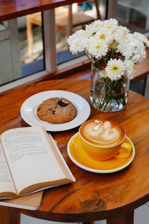 BOOK CLUBS, BOOK TALK | Reader’s Cafe